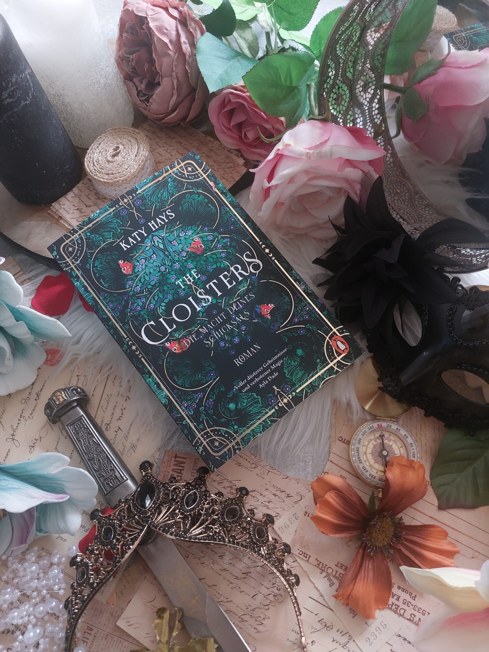 The Cloisters von Katy Hays – Atmosphärisch, aber sehr ruhig